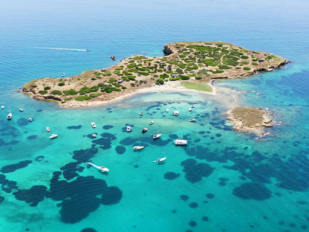 Idrousa island - Santorini Yachts